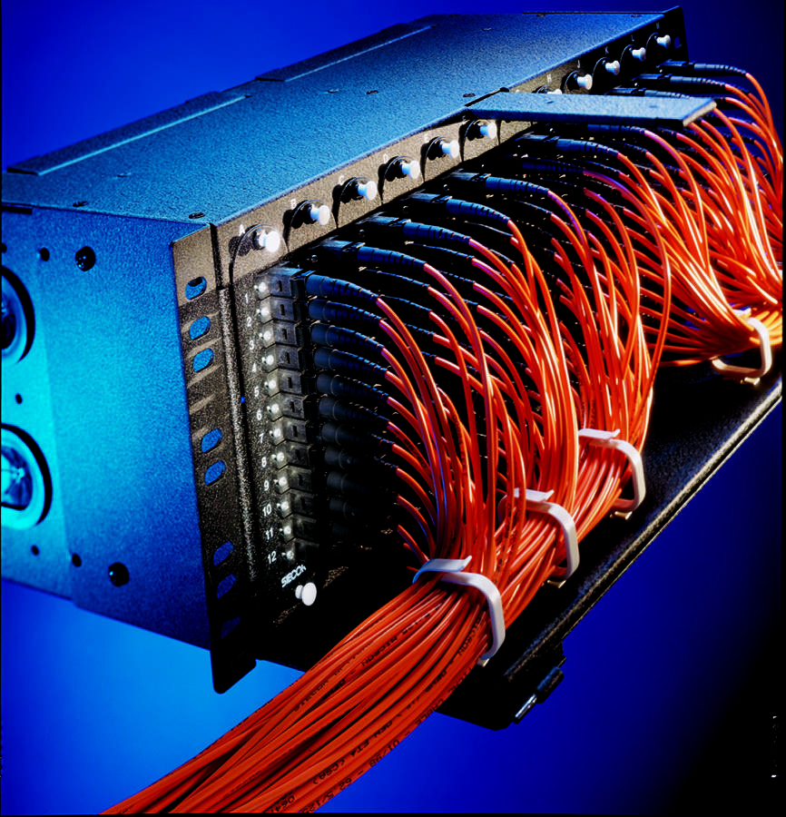 CCH-03U - Corning Cable Systems - Cajón de 19", Carcasa para Conectores ...